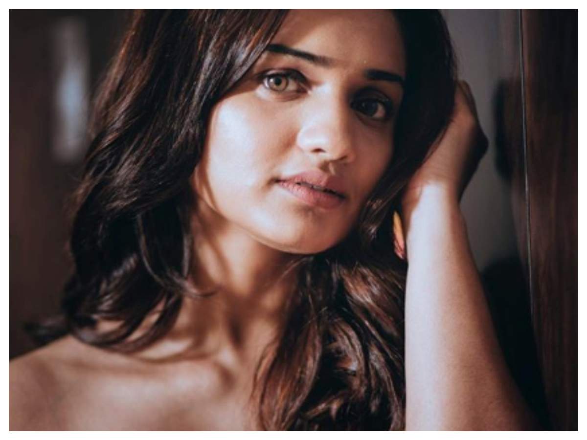 Hruta Durgule HD Wallpapers - Wallpaper Cave