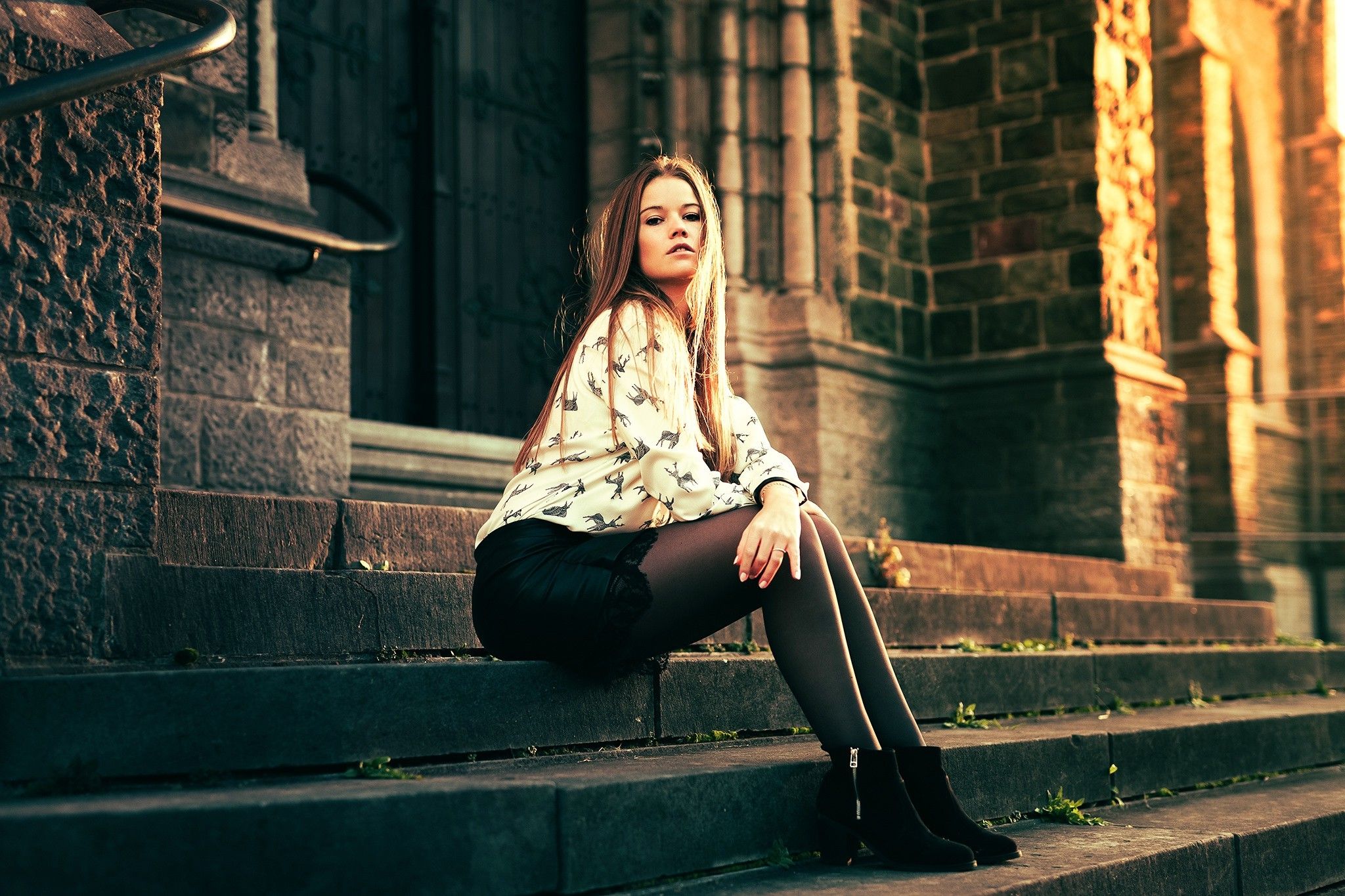 Women Sitting Wallpapers - Wallpaper Cave