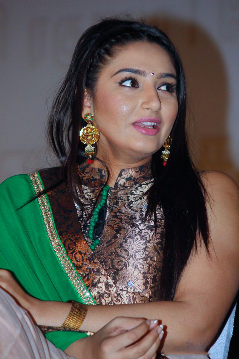 Ragini Dwivedi Wallpapers - Wallpaper Cave