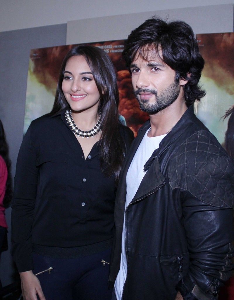 Shahid Kapoor And Sonakshi Sinha Wallpapers - Wallpaper Cave