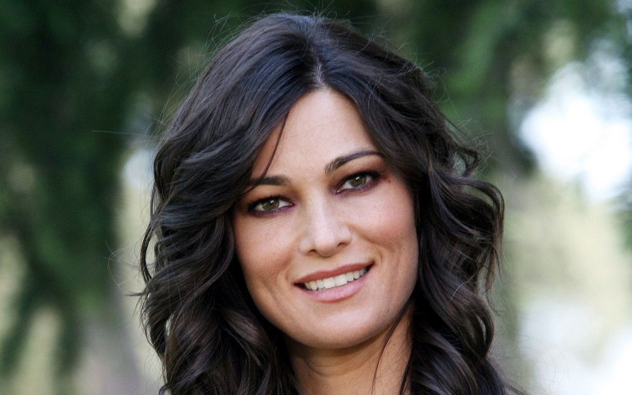 Manuela Arcuri Wallpapers - Wallpaper Cave