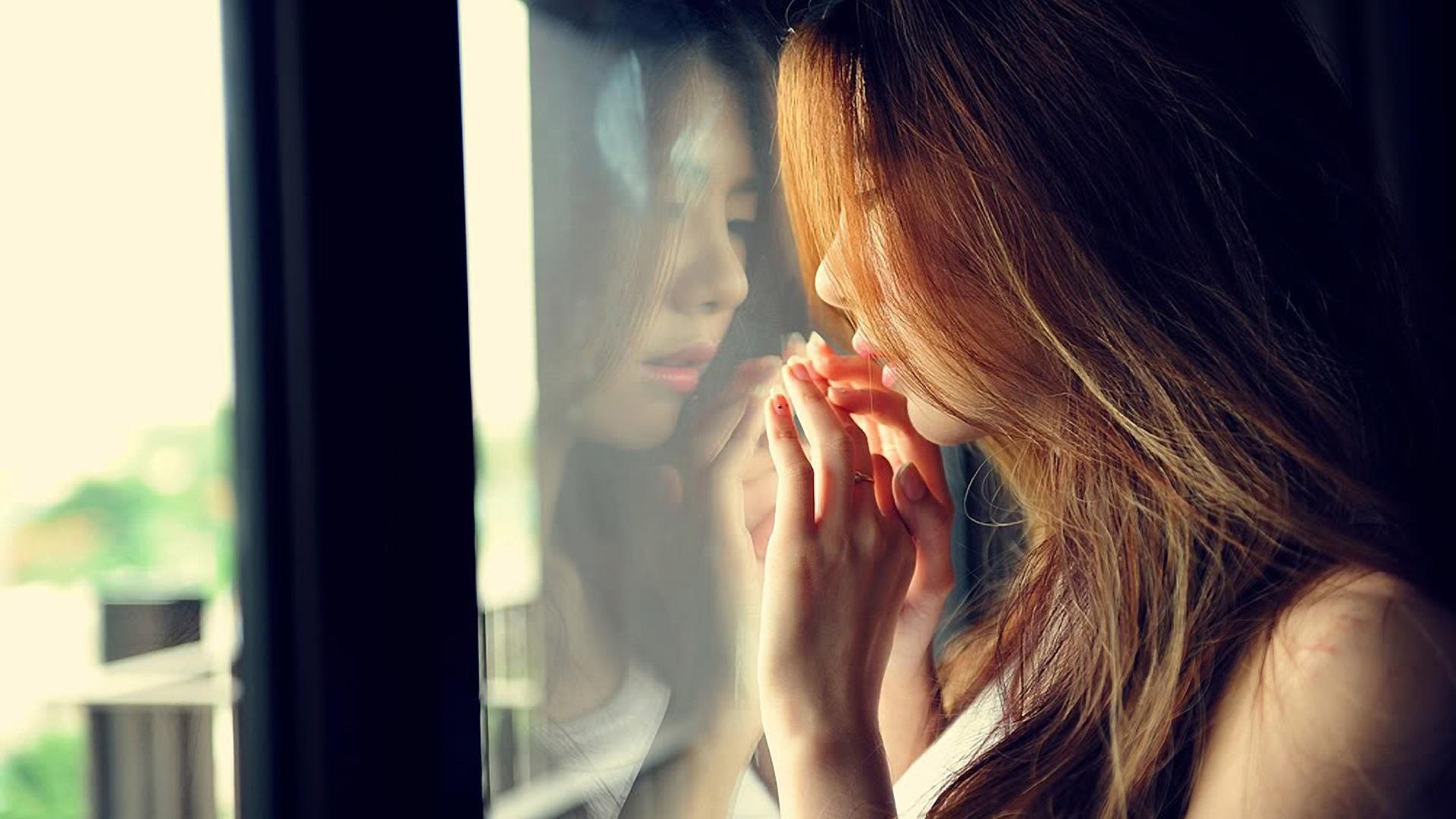 Girl Looking Wallpapers - Wallpaper Cave