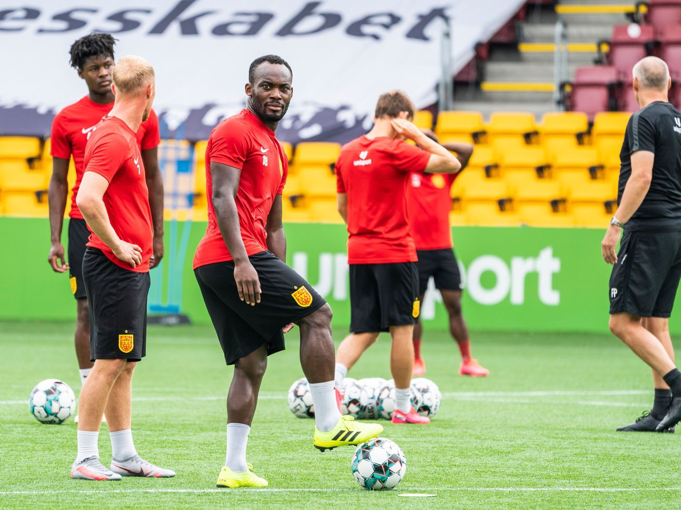 Michael Essien Wallpapers - Wallpaper Cave