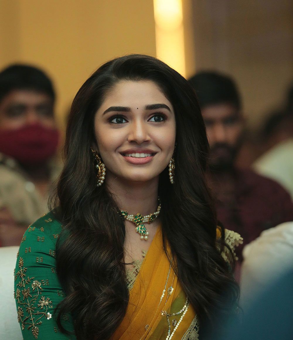 Krithi Shetty Mobile Wallpapers - Wallpaper Cave