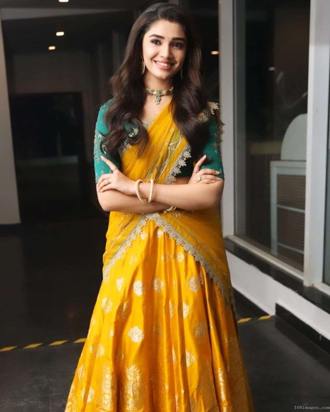 Krithi Shetty Mobile Wallpapers - Wallpaper Cave