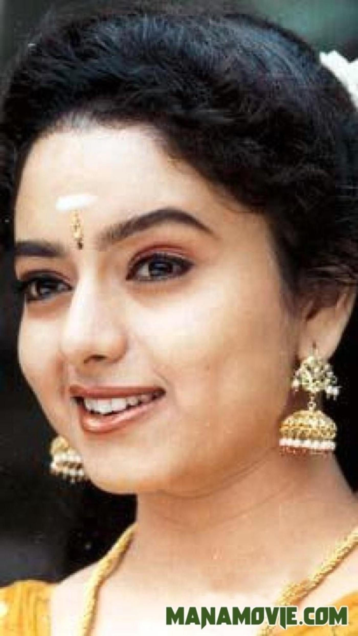 Saundarya Wallpapers - Wallpaper Cave