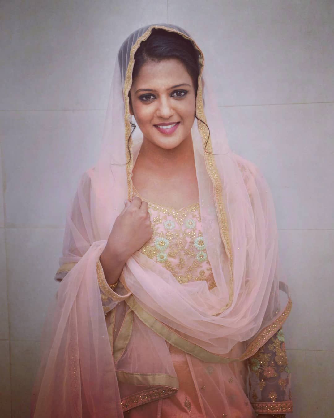 Gulki Joshi Wallpapers - Wallpaper Cave