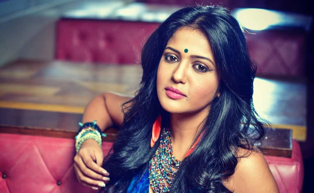 Gulki Joshi Wallpapers - Wallpaper Cave