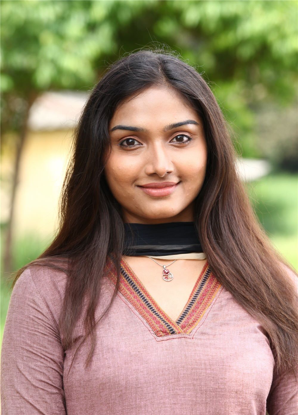 Aishwarya Devan Wallpapers - Wallpaper Cave