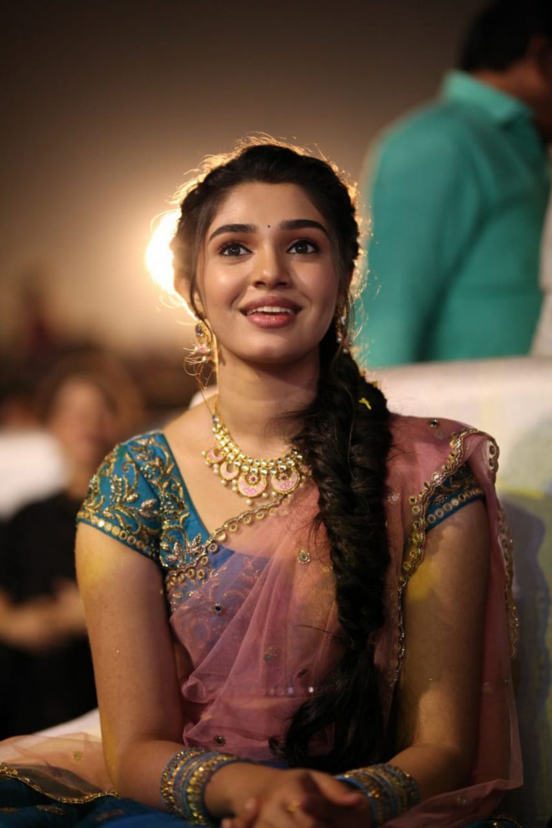 Krithi Shetty 800x1200 Wallpapers - Wallpaper Cave