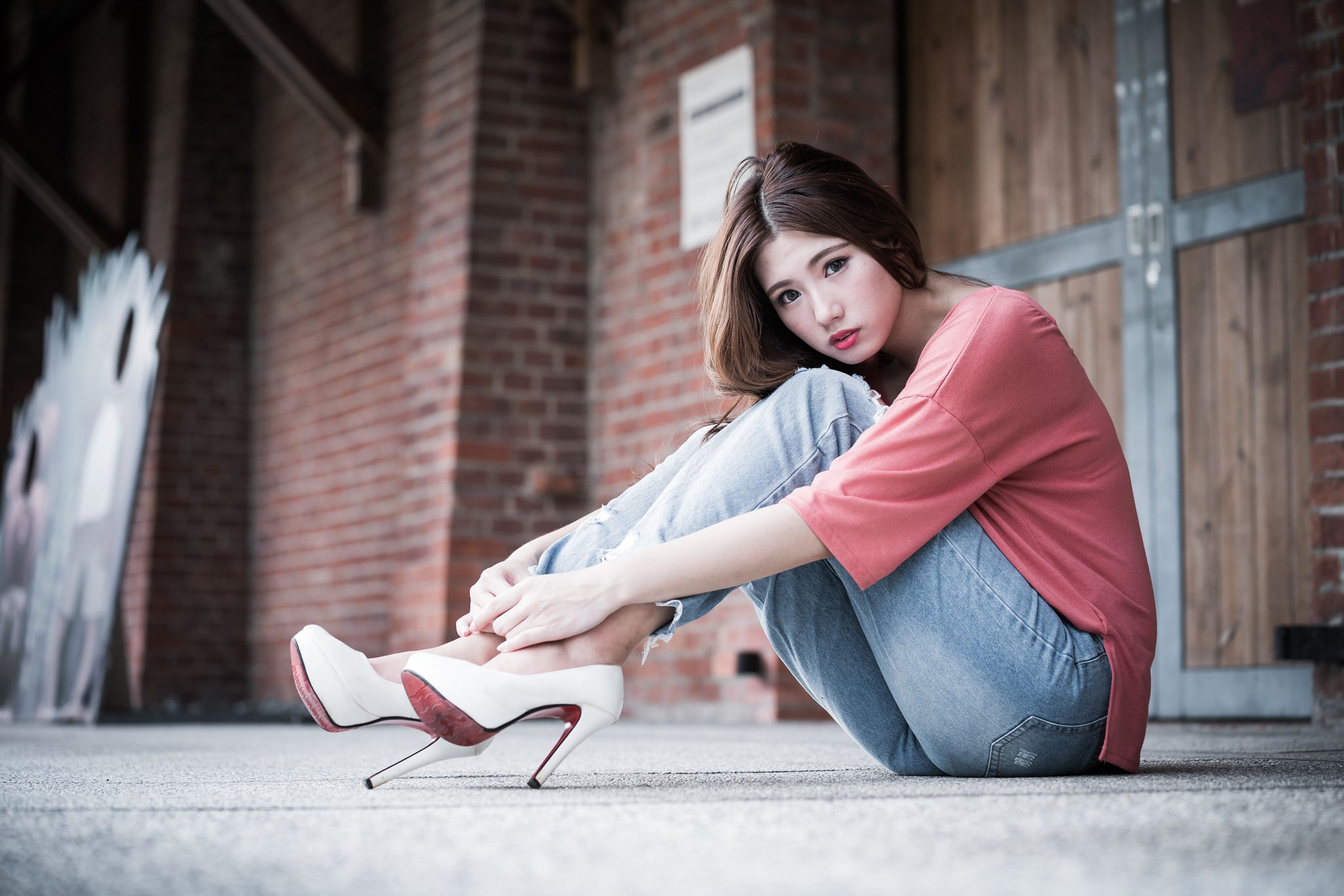 Sitting Women Wallpapers - Wallpaper Cave