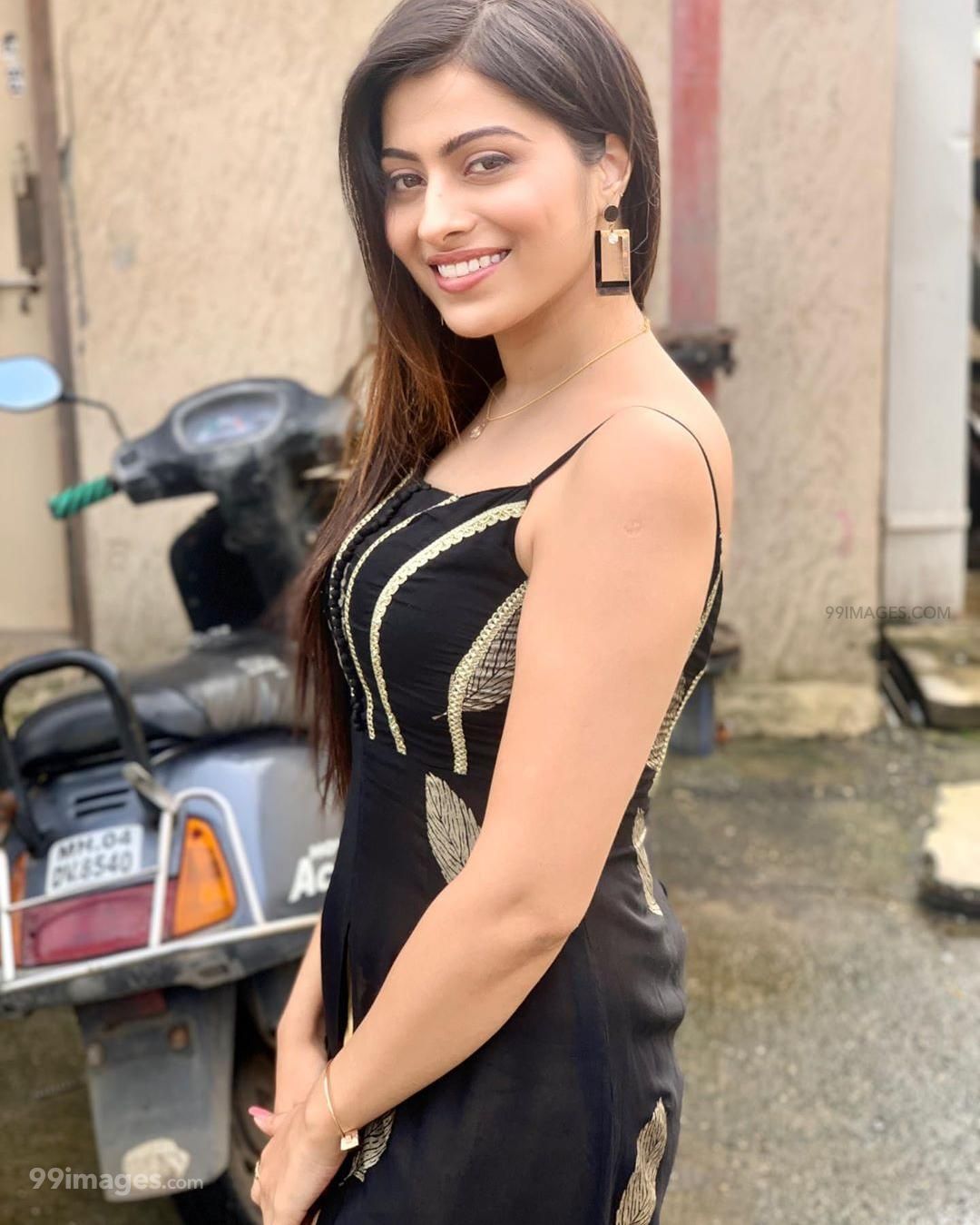 Aparna Dixit iPhone Wallpapers - Wallpaper Cave