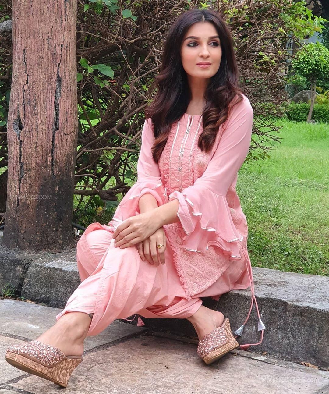 Shiny Doshi Phone Wallpapers - Wallpaper Cave