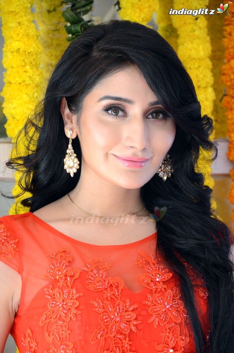 Monika Sharma Phone Wallpapers - Wallpaper Cave