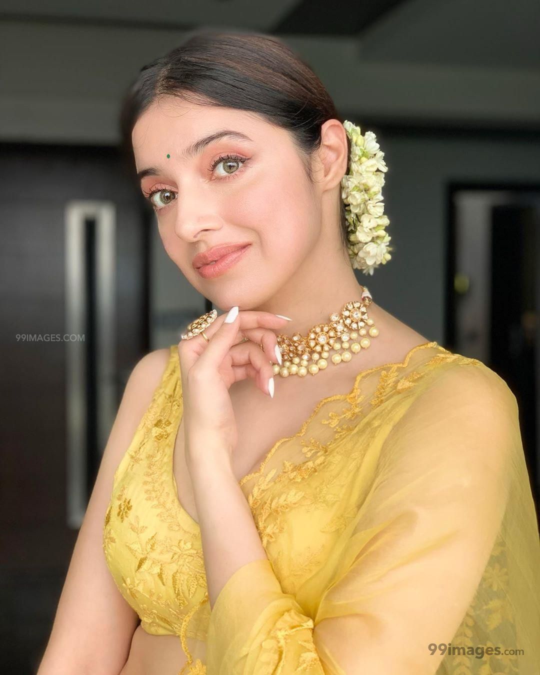 Divya Khosla Kumar iPhone Wallpapers - Wallpaper Cave