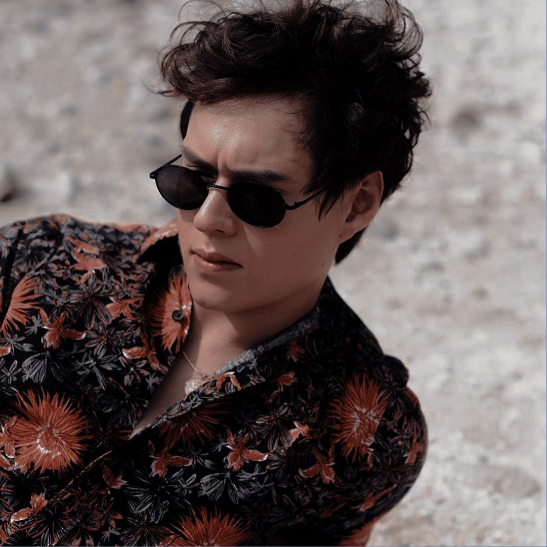 Enrique Gil Wallpaper