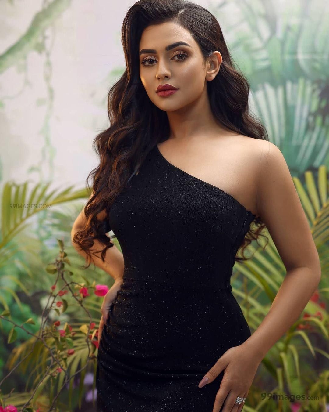 Nusrat Faria Wallpapers - Wallpaper Cave