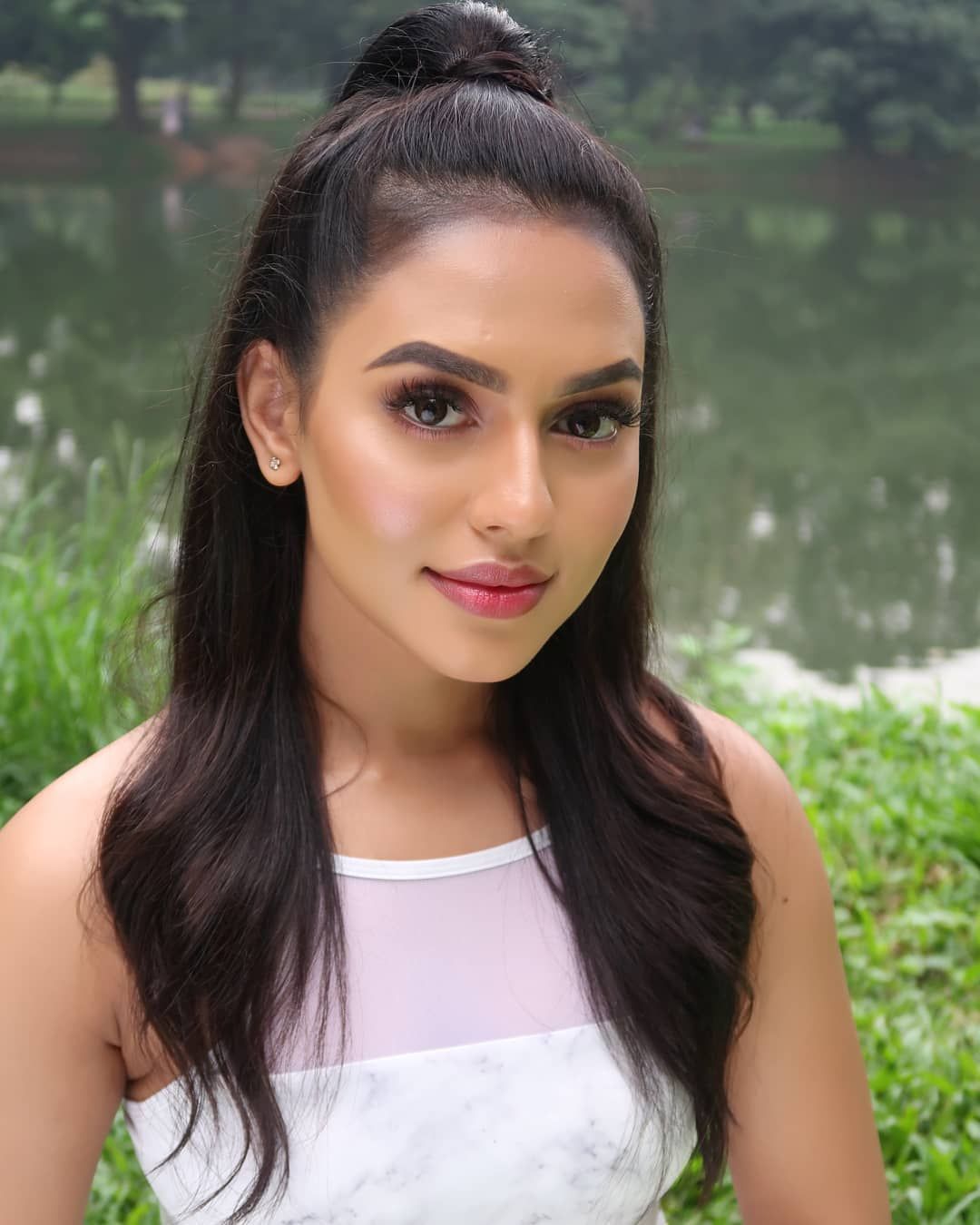 Nusrat Faria Wallpapers - Wallpaper Cave