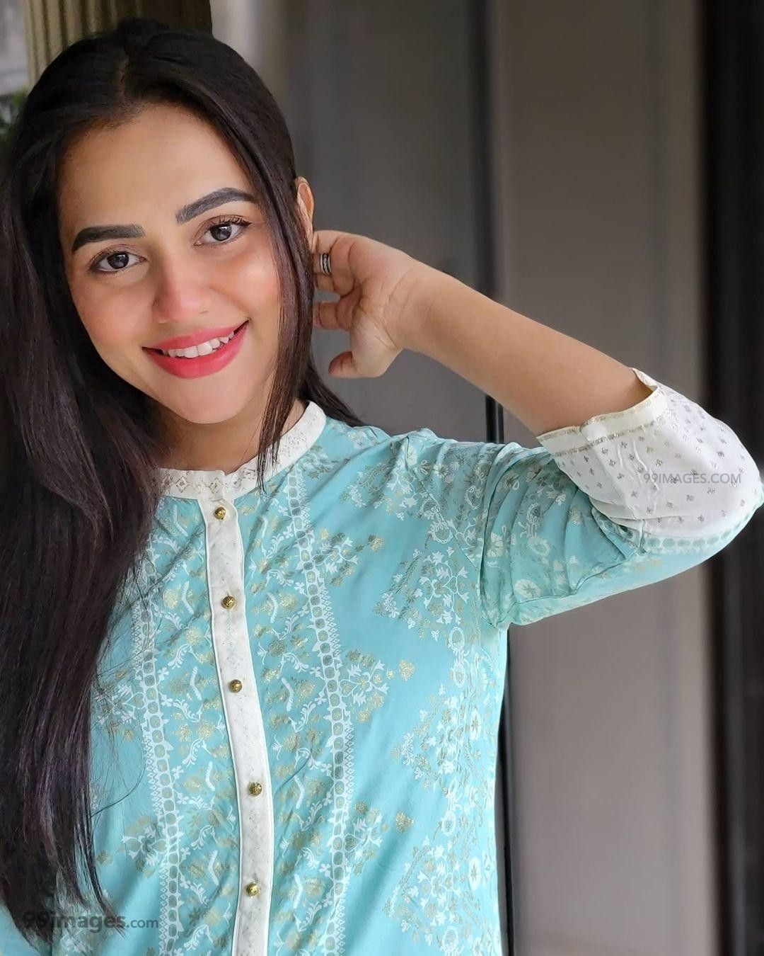 Nusrat Faria Wallpapers - Wallpaper Cave