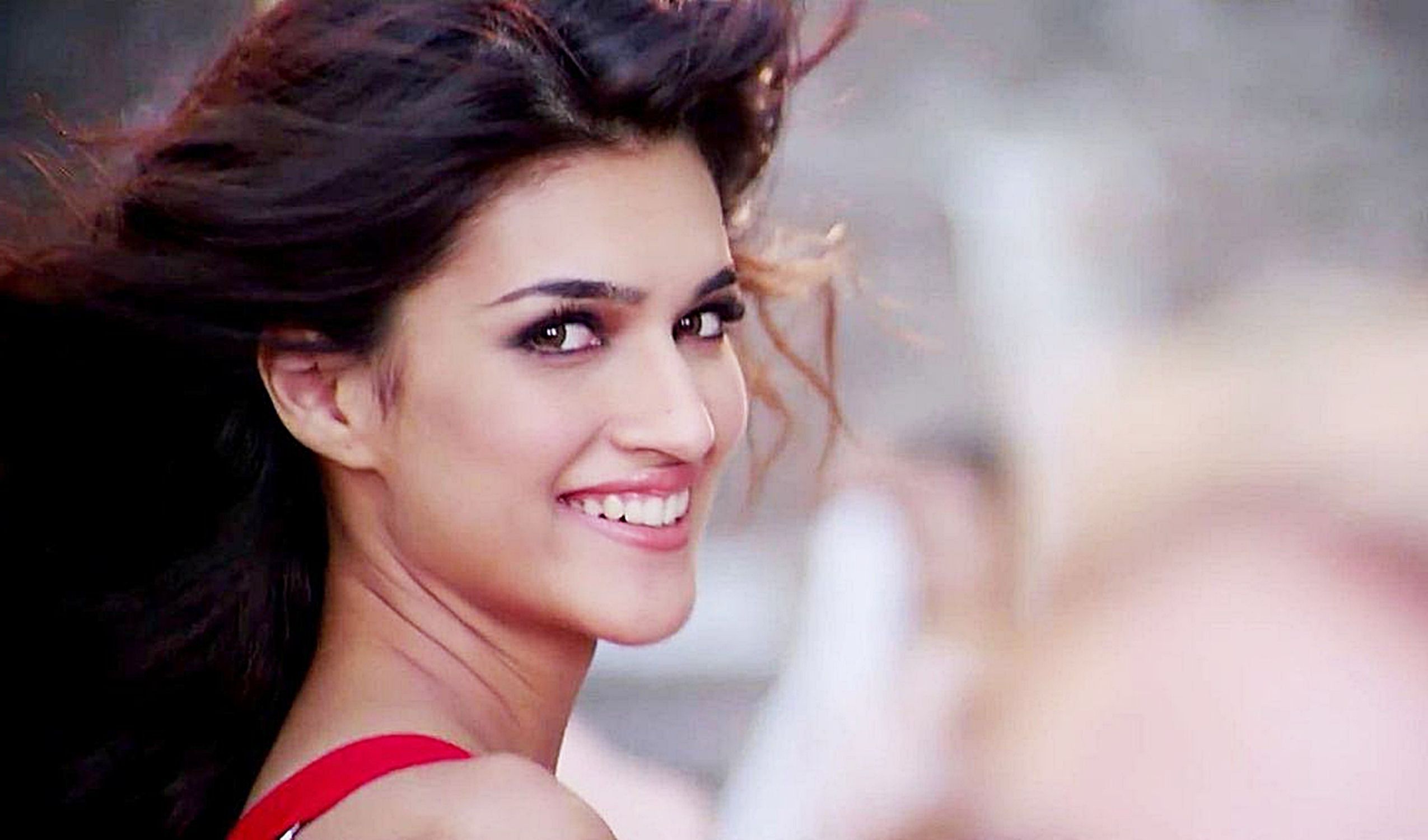 Kriti Sanon Smile Wallpapers - Wallpaper Cave