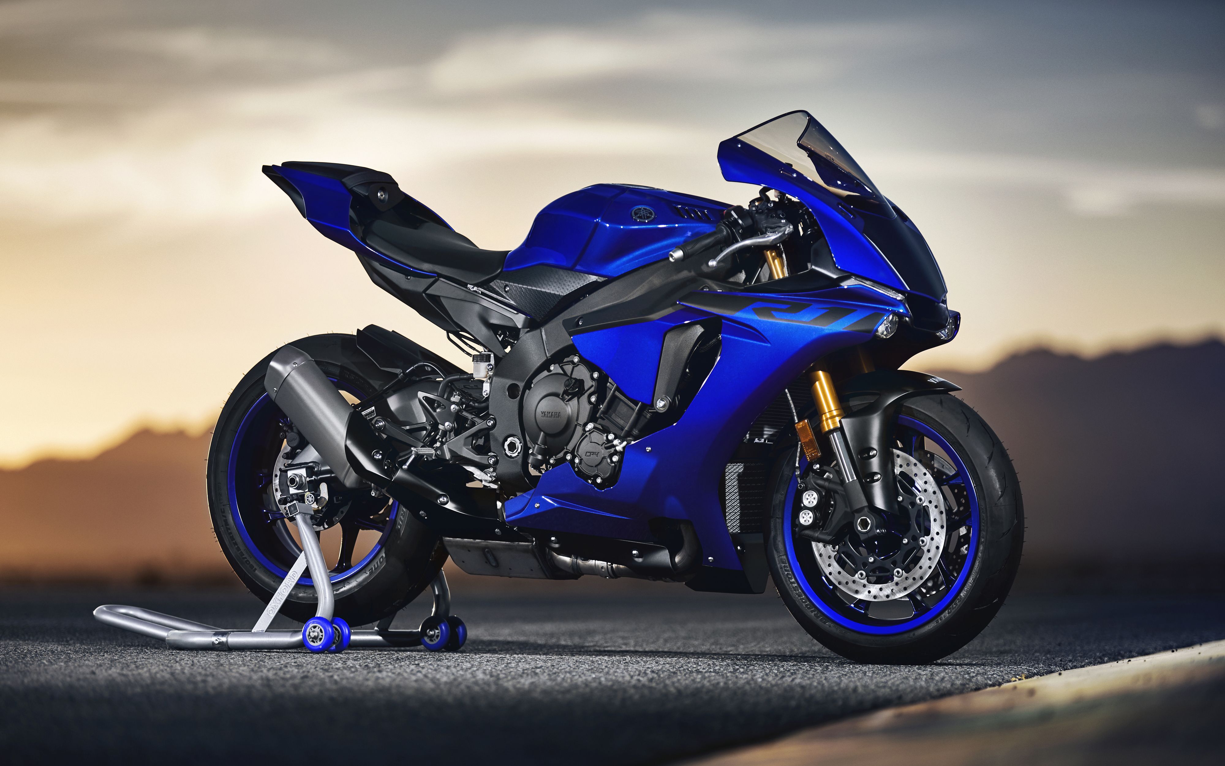 Yamaha R1 