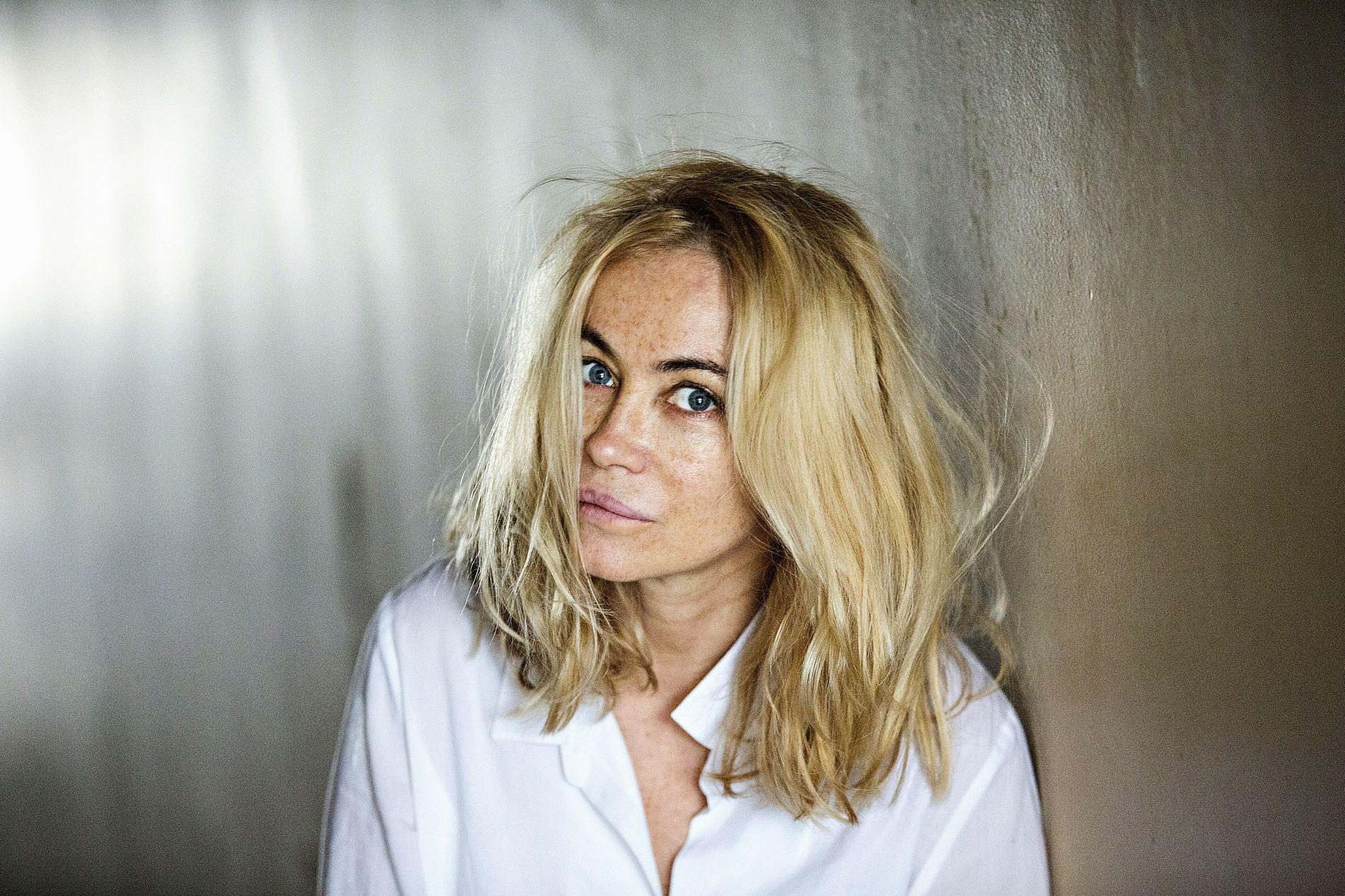 Emmanuelle Béart Wallpapers - Wallpaper Cave