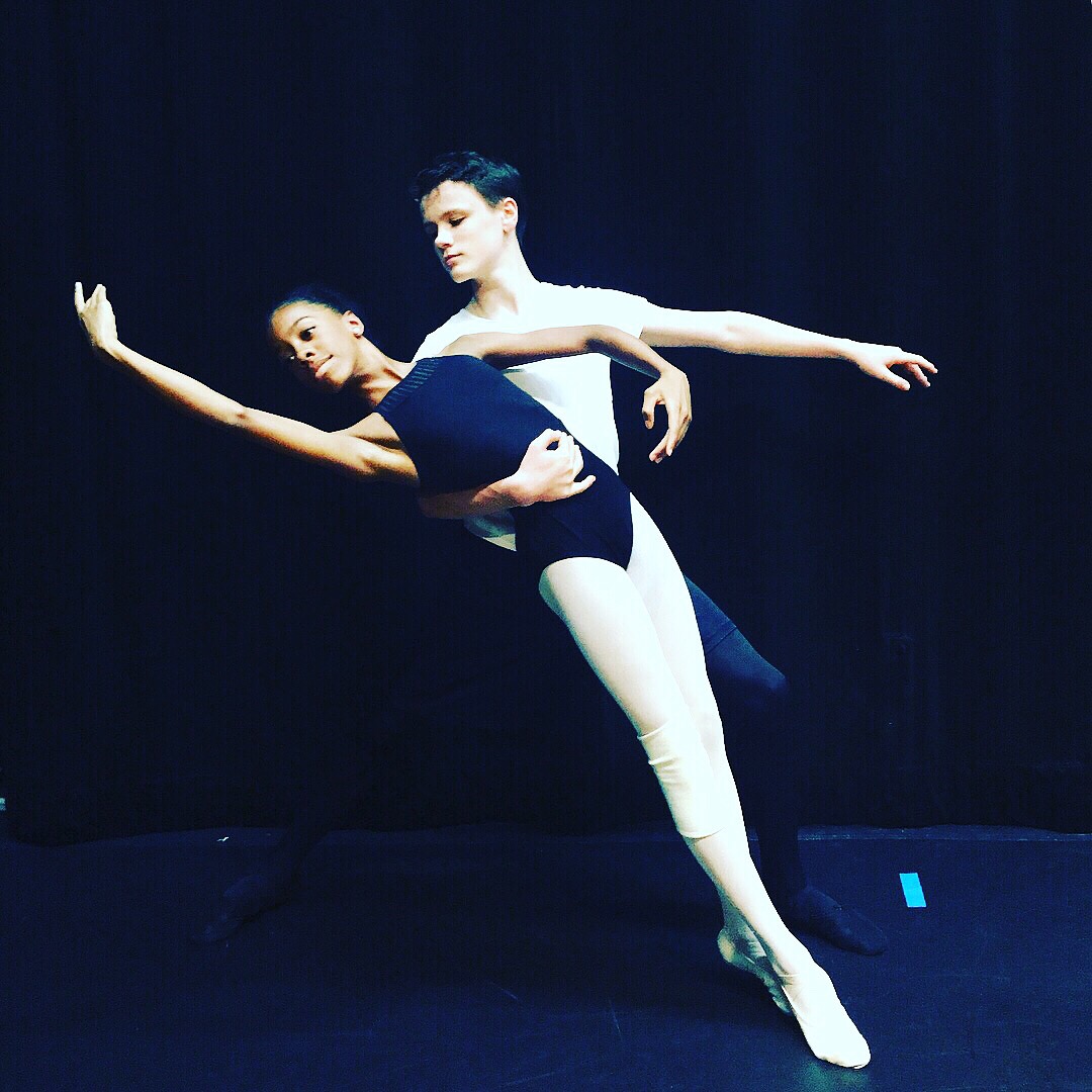 Ballet Fish Lift Wallpapers - Wallpaper Cave