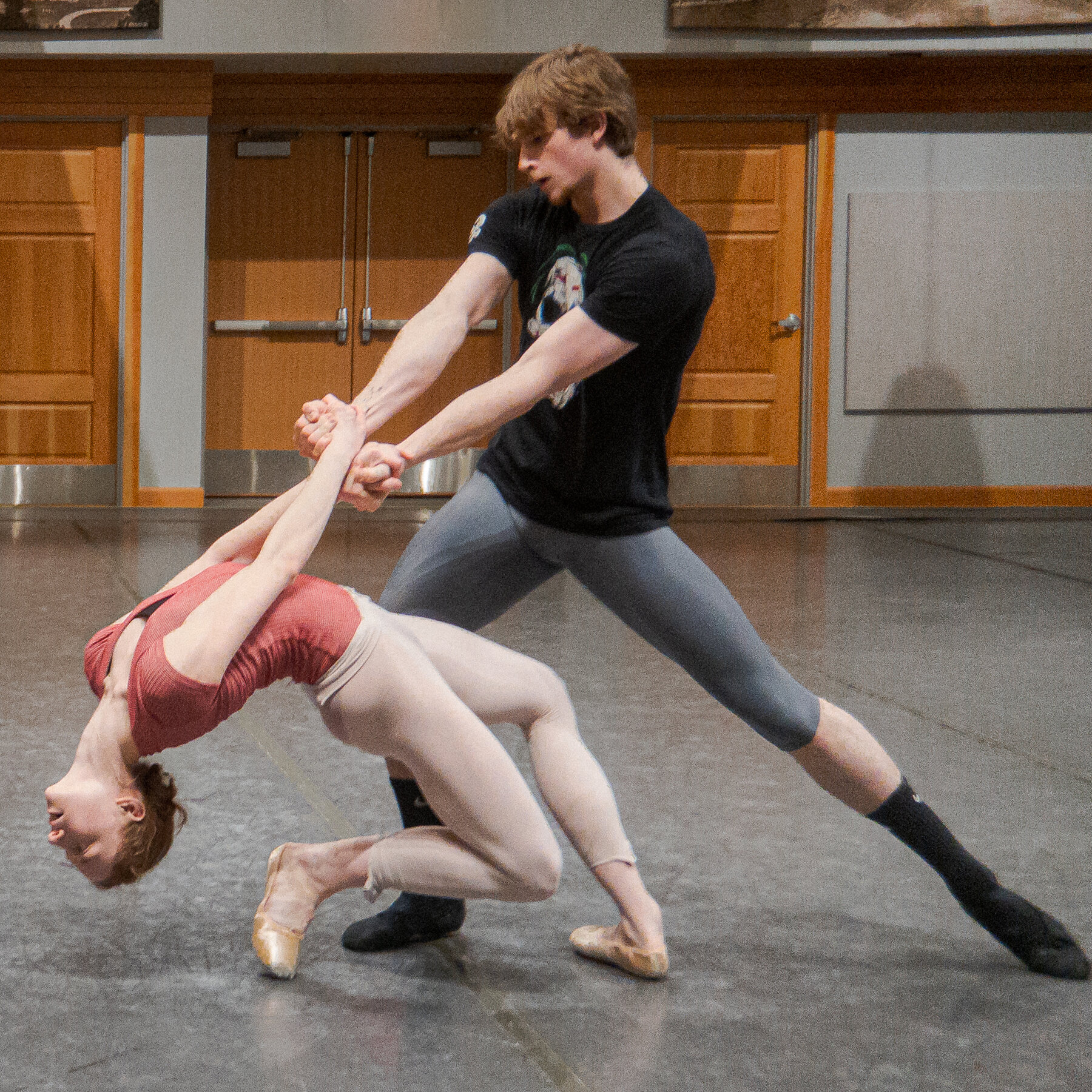 Ballet Fish Lift Wallpapers - Wallpaper Cave