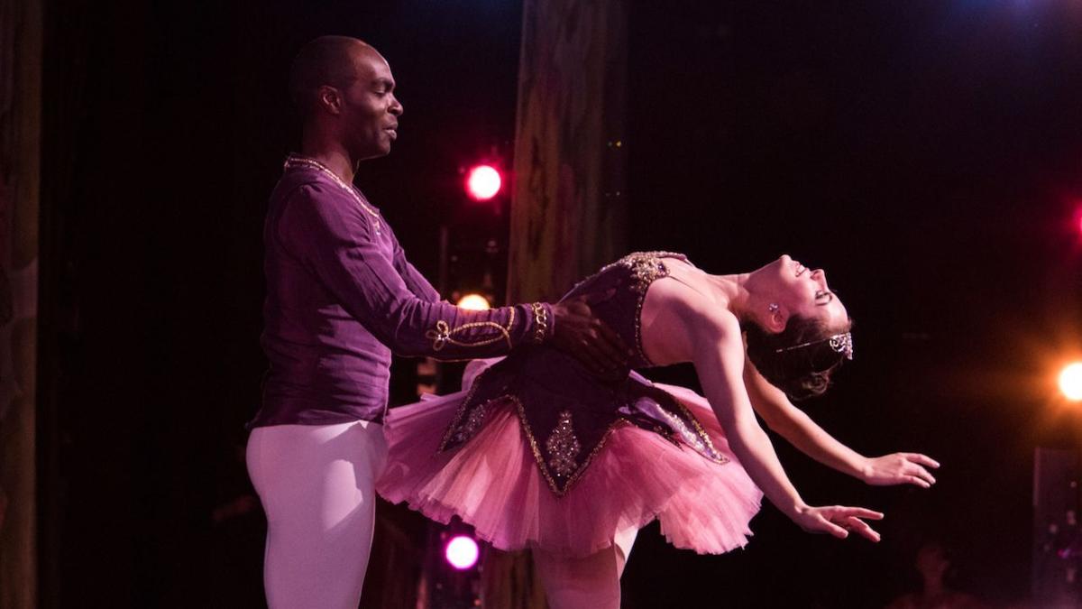 Ballet Fish Lift Wallpapers - Wallpaper Cave