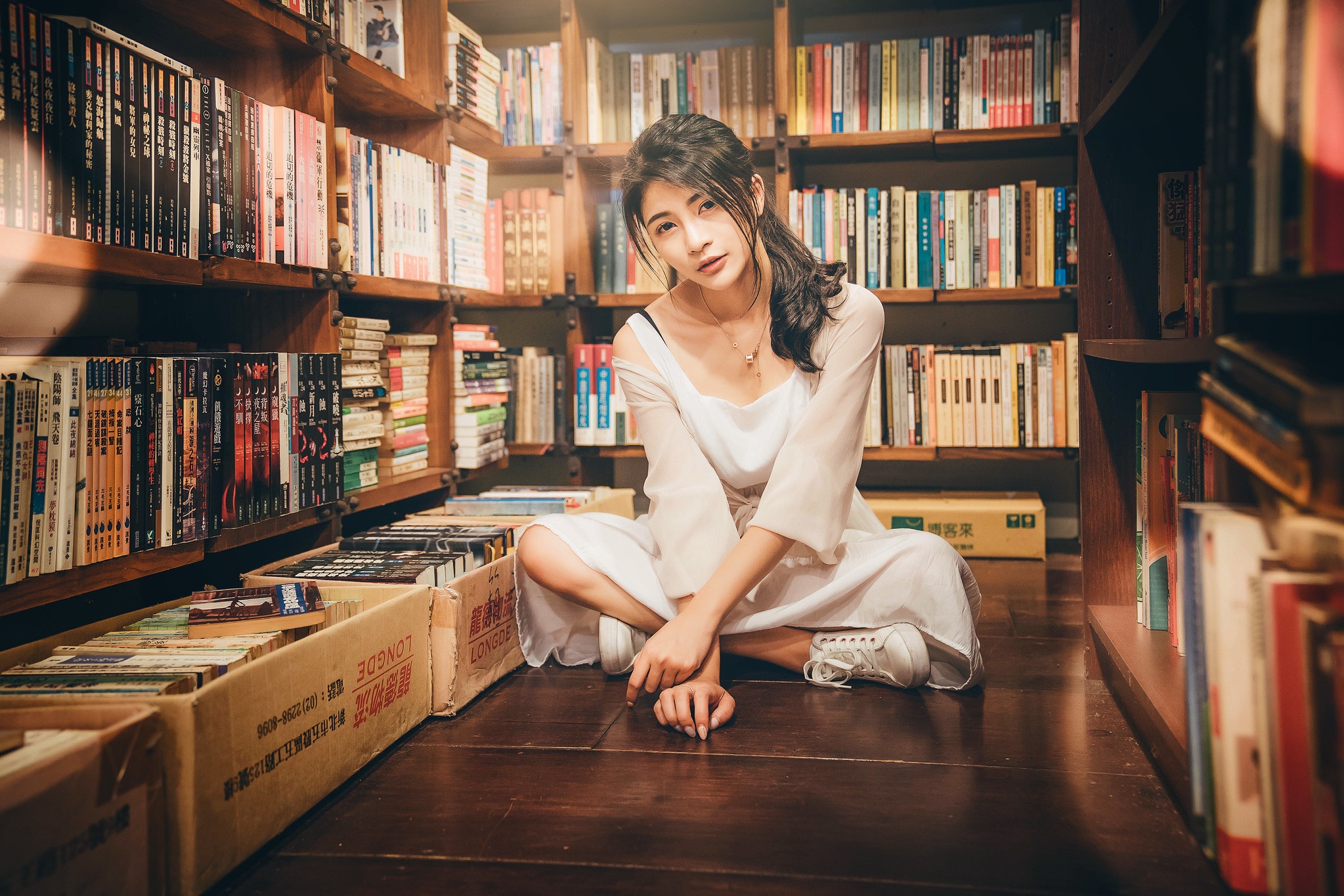 Women With Books Wallpapers - Wallpaper Cave