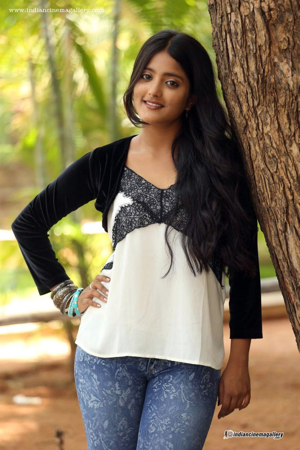 Ulka Gupta Wallpapers - Wallpaper Cave