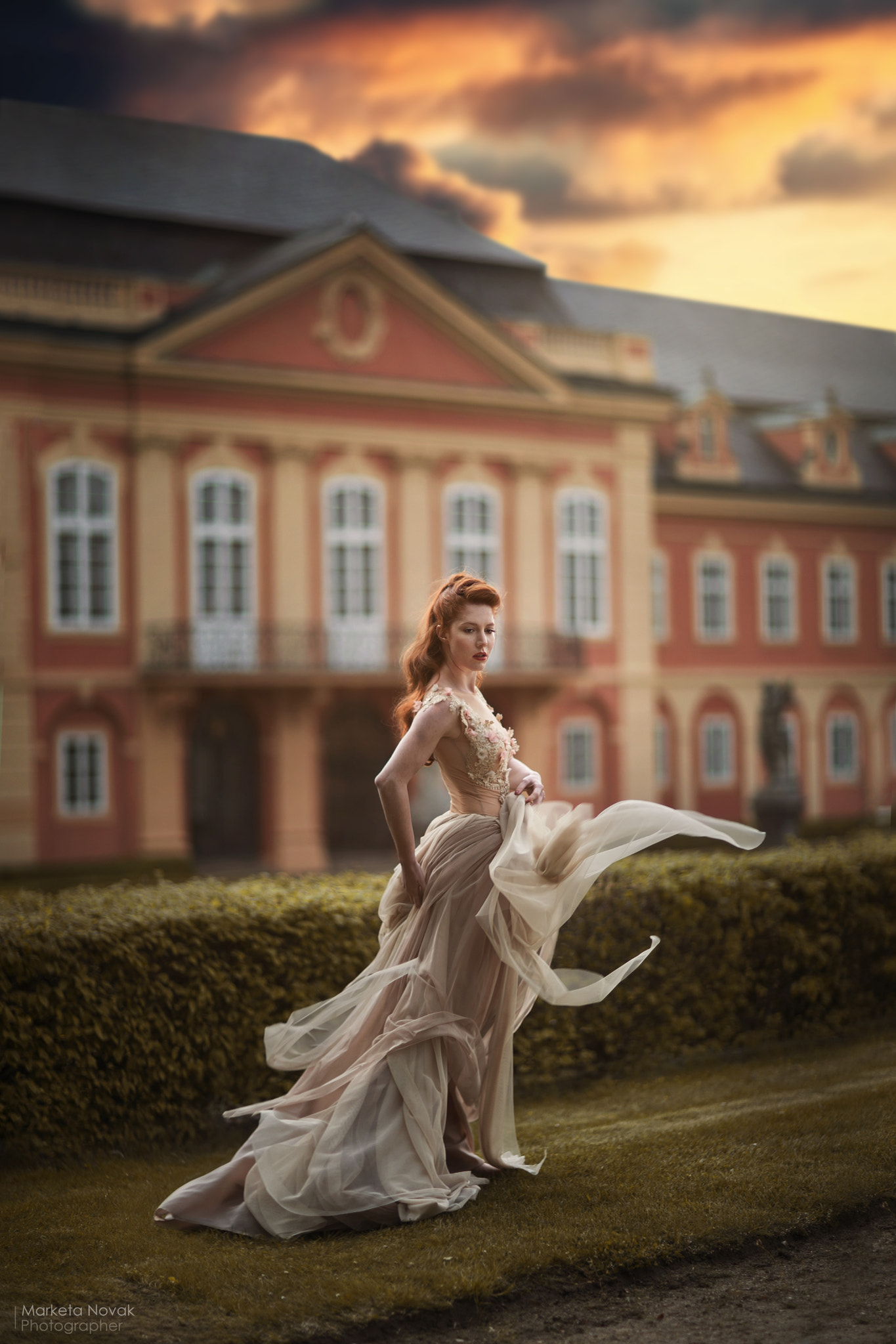 Castle Women Wallpapers - Wallpaper Cave
