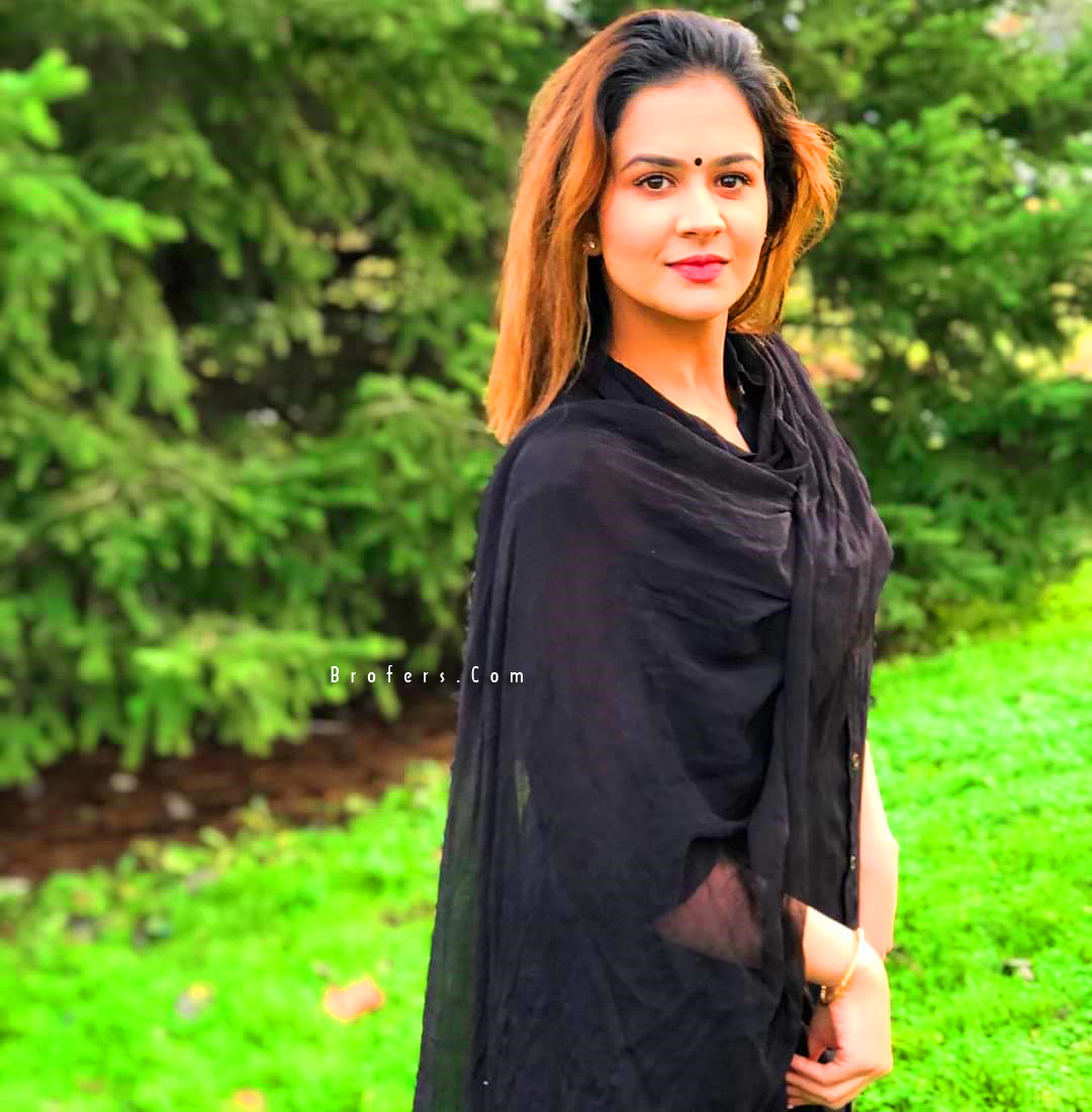 Roopi Gill Phone Wallpapers - Wallpaper Cave